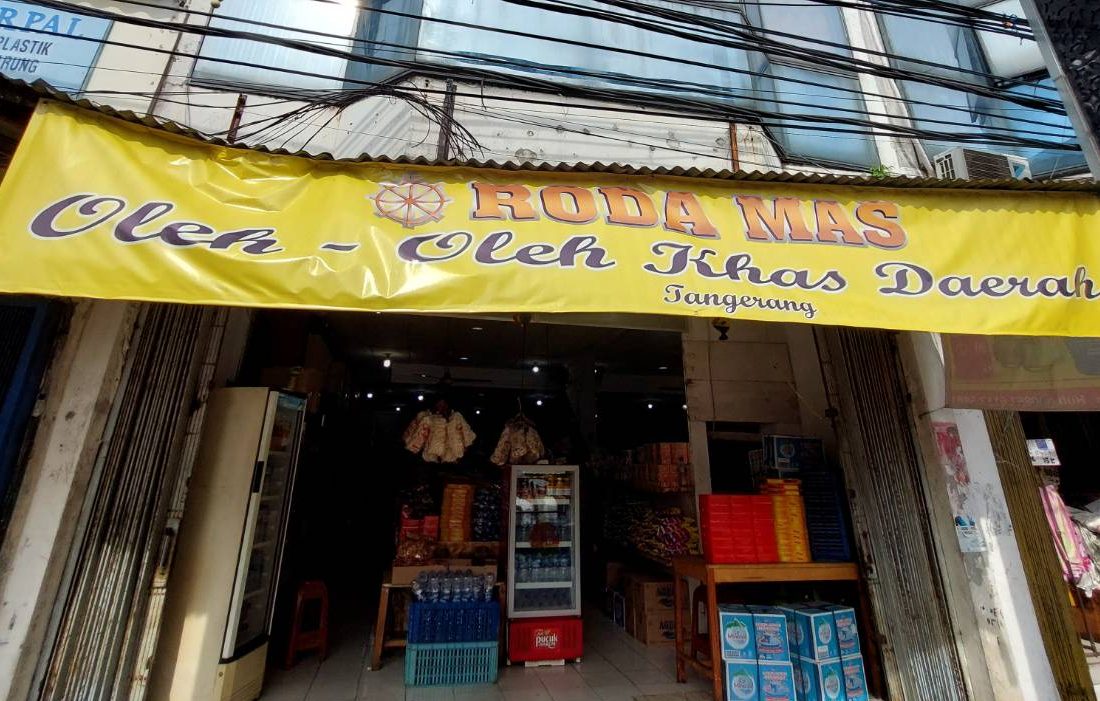 Toko Oleh-oleh Daerah Roda Mas di Pasar Lama Tangerang - About Tangerang